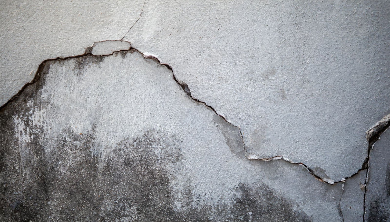 8 Signs to Replace Window Wells | Windowell Expressions